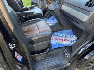 Black Volkswagen Multivan 2015 in Vilnius, with an engine capacity of 1.97 L and mileage of 307 thousand km for 17700 €, photo 20 on AUTOMOTO.COM.LV