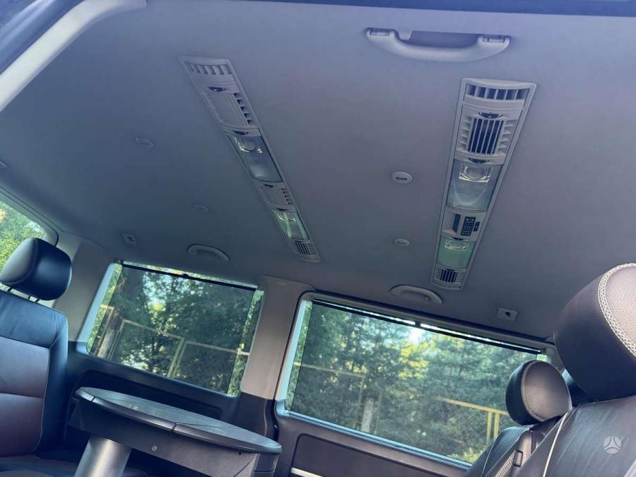 Black Volkswagen Multivan 2015 in Vilnius, with an engine capacity of 1.97 L and mileage of 307 thousand km for 17700 €, photo 23 on AUTOMOTO.COM.LV