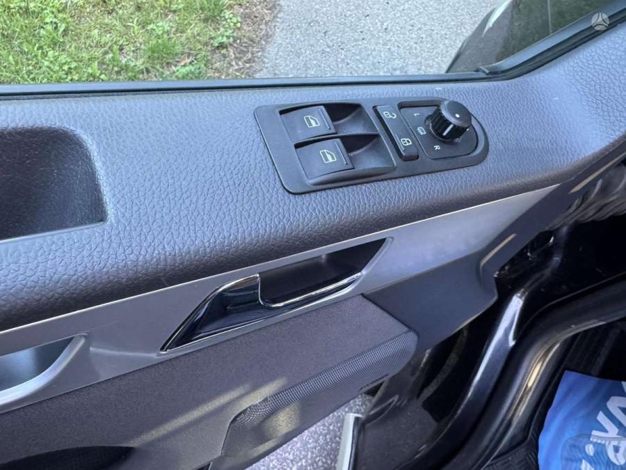 Black Volkswagen Multivan 2015 in Vilnius, with an engine capacity of 1.97 L and mileage of 307 thousand km for 17700 €, photo 25 on AUTOMOTO.COM.LV