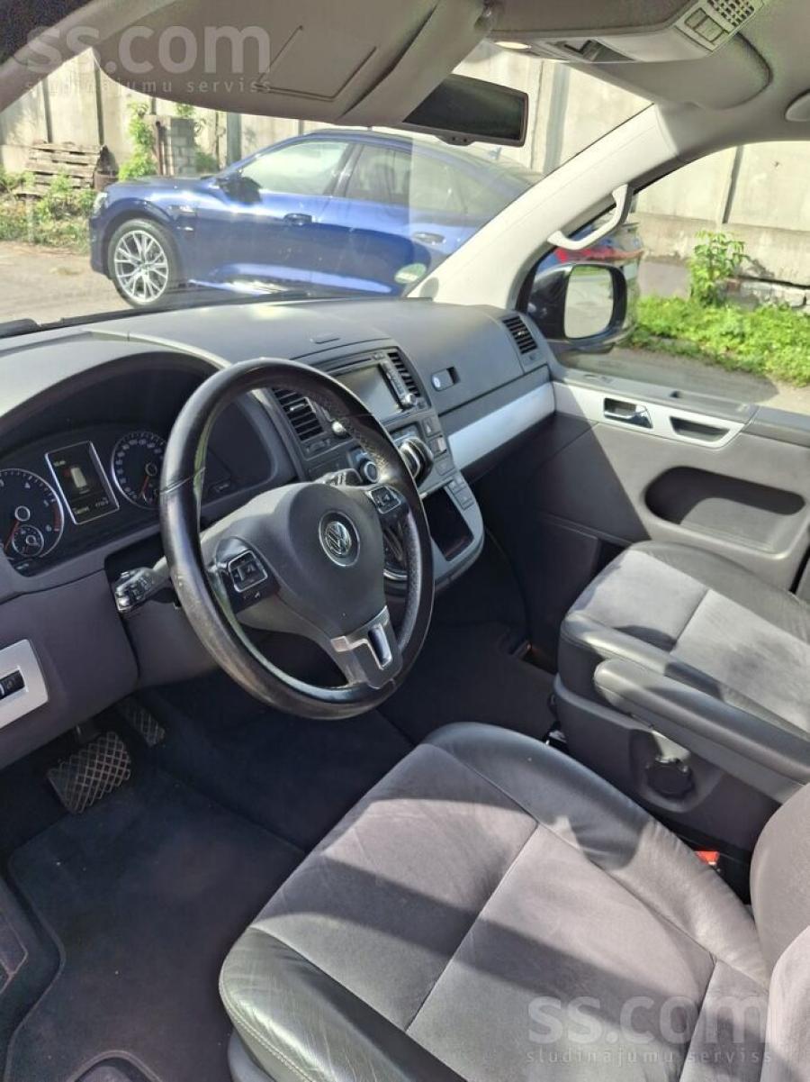 Melns Volkswagen Multivan 2015 Rīga, ar dzinēja tilpumu 2.00 L un nobraukumu 141 tūkst. km par 20990 €, foto 12 vietnē AUTOMOTO.COM.LV