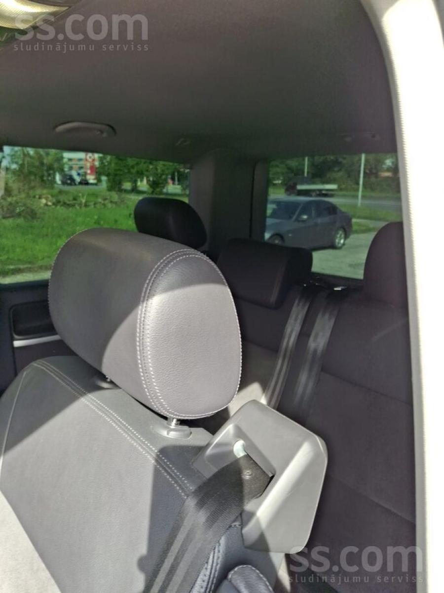 Melns Volkswagen Multivan 2015 Rīga, ar dzinēja tilpumu 2.00 L un nobraukumu 141 tūkst. km par 20990 €, foto 14 vietnē AUTOMOTO.COM.LV