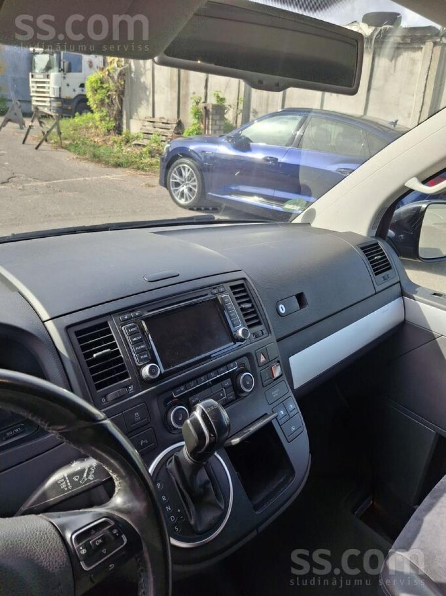 Melns Volkswagen Multivan 2015 Rīga, ar dzinēja tilpumu 2.00 L un nobraukumu 141 tūkst. km par 20990 €, foto 15 vietnē AUTOMOTO.COM.LV