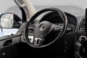 Black Volkswagen Multivan 2015 in Kaunas, with an engine capacity of 2.00 L and mileage of 291 thousand km for 14990 €, photo 7 on AUTOMOTO.COM.LV