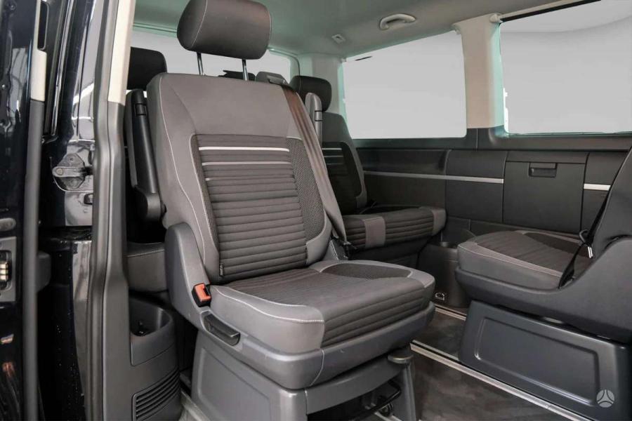 Black Volkswagen Multivan 2015 in Kaunas, with an engine capacity of 2.00 L and mileage of 291 thousand km for 14990 €, photo 12 on AUTOMOTO.COM.LV