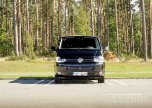 Black Volkswagen Multivan 2015 in Riga, with an engine capacity of 2.00 L and mileage of 141 thousand km for 20990 €, photo 4 on AUTOMOTO.COM.LV