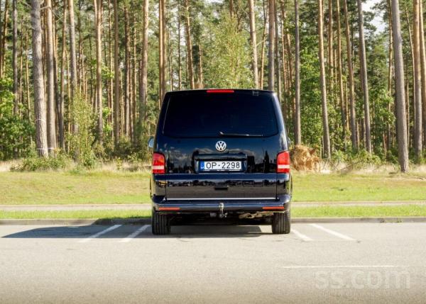 Black Volkswagen Multivan 2015 in Riga, with an engine capacity of 2.00 L and mileage of 141 thousand km for 20990 €, photo 8 on AUTOMOTO.COM.LV