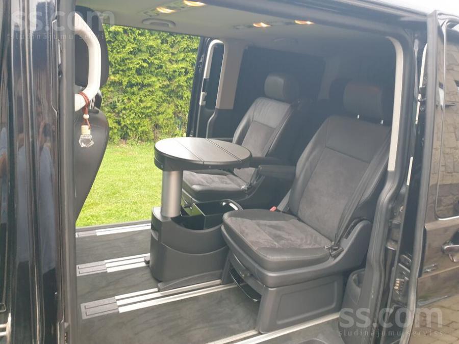 Melns Volkswagen Multivan 2015 Rīga, ar dzinēja tilpumu 2.00 L un nobraukumu 358 tūkst. km par 18000 €, foto 18 vietnē AUTOMOTO.COM.LV