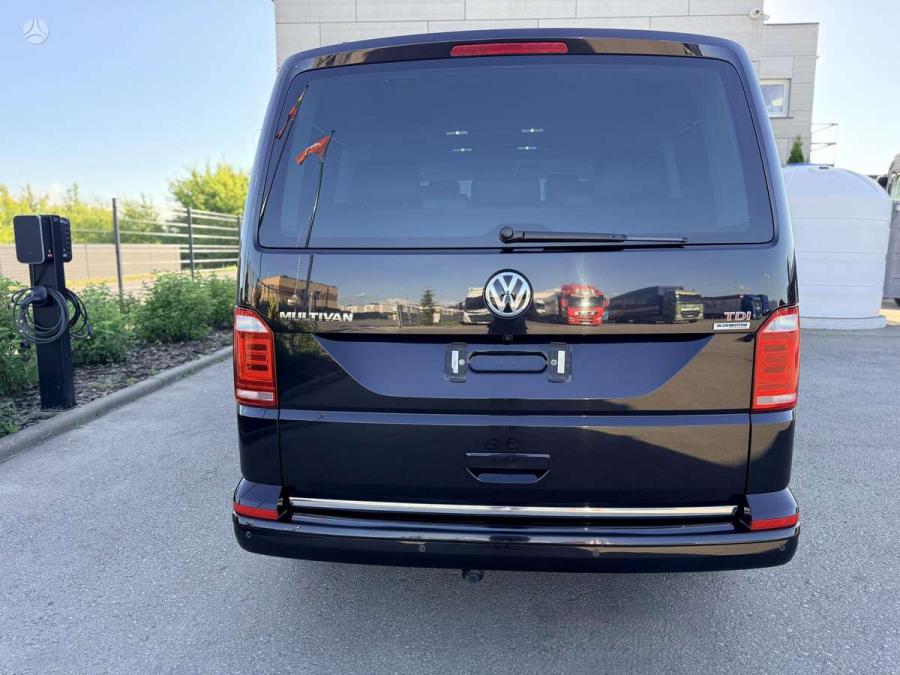 Black Volkswagen Multivan 2016 in Kaunas, with an engine capacity of 1.97 L and mileage of 169 thousand km for 21900 €, photo 5 on AUTOMOTO.COM.LV
