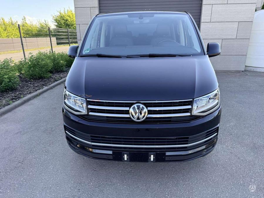 Black Volkswagen Multivan 2016 in Kaunas, with an engine capacity of 1.97 L and mileage of 169 thousand km for 21900 €, photo 9 on AUTOMOTO.COM.LV