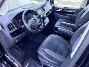 Black Volkswagen Multivan 2016 in Kaunas, with an engine capacity of 1.97 L and mileage of 169 thousand km for 21900 €, photo 10 on AUTOMOTO.COM.LV