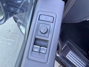 Black Volkswagen Multivan 2016 in Kaunas, with an engine capacity of 1.97 L and mileage of 169 thousand km for 21900 €, photo 12 on AUTOMOTO.COM.LV