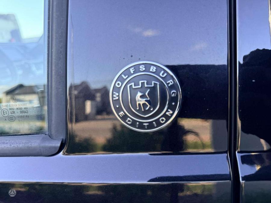 Black Volkswagen Multivan 2016 in Kaunas, with an engine capacity of 1.97 L and mileage of 169 thousand km for 21900 €, photo 13 on AUTOMOTO.COM.LV