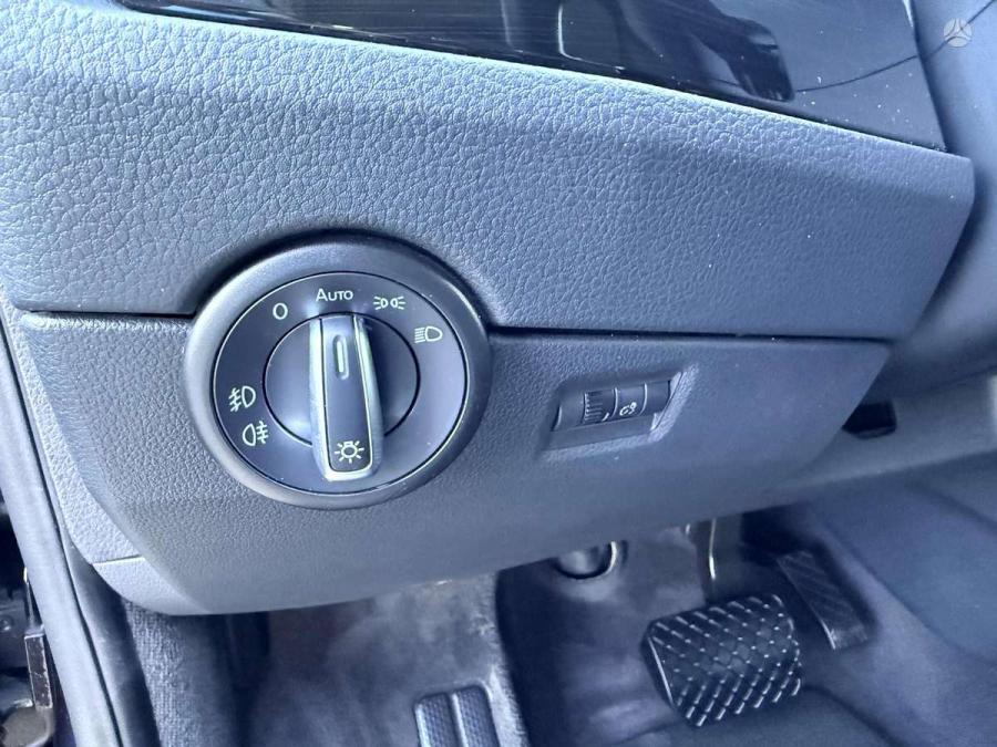 Black Volkswagen Multivan 2016 in Kaunas, with an engine capacity of 1.97 L and mileage of 169 thousand km for 21900 €, photo 15 on AUTOMOTO.COM.LV