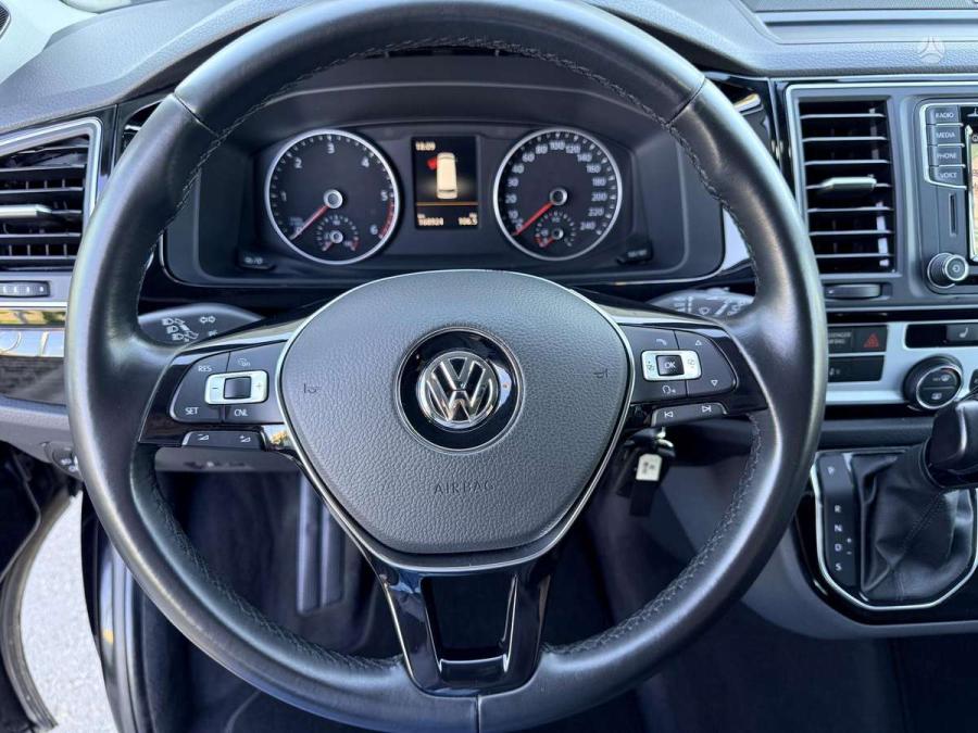Black Volkswagen Multivan 2016 in Kaunas, with an engine capacity of 1.97 L and mileage of 169 thousand km for 21900 €, photo 17 on AUTOMOTO.COM.LV