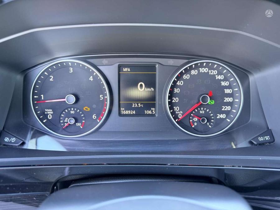 Black Volkswagen Multivan 2016 in Kaunas, with an engine capacity of 1.97 L and mileage of 169 thousand km for 21900 €, photo 18 on AUTOMOTO.COM.LV