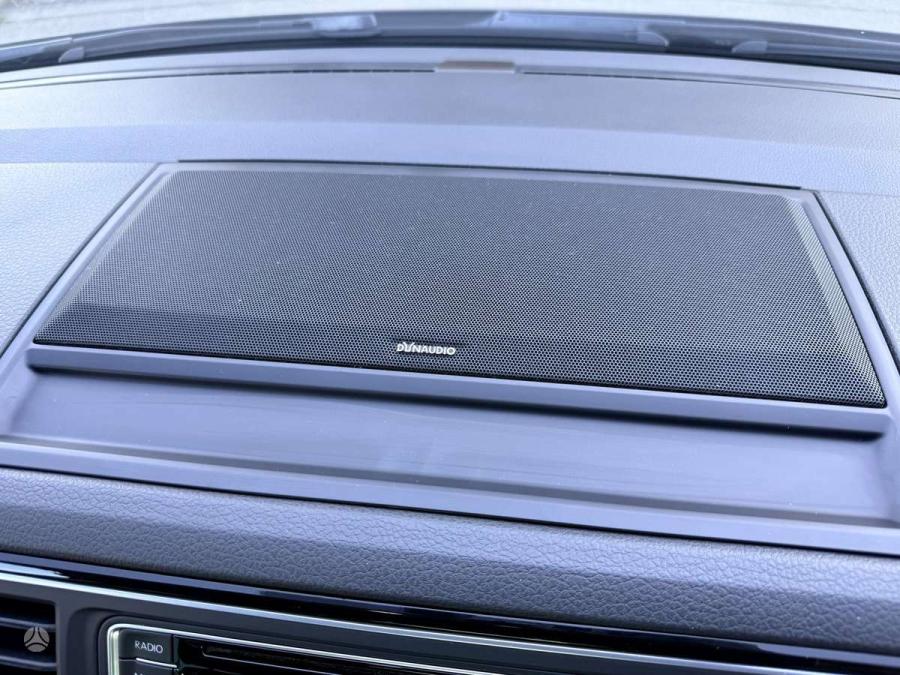 Black Volkswagen Multivan 2016 in Kaunas, with an engine capacity of 1.97 L and mileage of 169 thousand km for 21900 €, photo 26 on AUTOMOTO.COM.LV