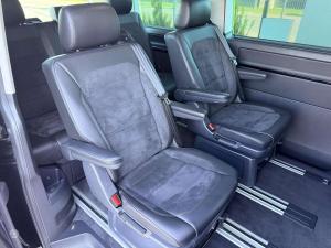 Black Volkswagen Multivan 2016 in Kaunas, with an engine capacity of 1.97 L and mileage of 169 thousand km for 21900 €, photo 30 on AUTOMOTO.COM.LV