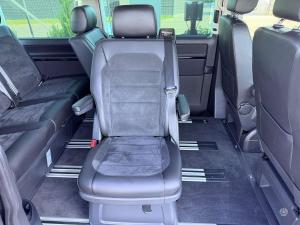 Black Volkswagen Multivan 2016 in Kaunas, with an engine capacity of 1.97 L and mileage of 169 thousand km for 21900 €, photo 31 on AUTOMOTO.COM.LV