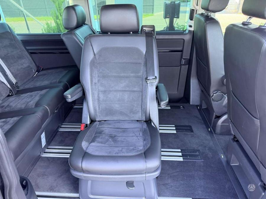 Black Volkswagen Multivan 2016 in Kaunas, with an engine capacity of 1.97 L and mileage of 169 thousand km for 21900 €, photo 31 on AUTOMOTO.COM.LV