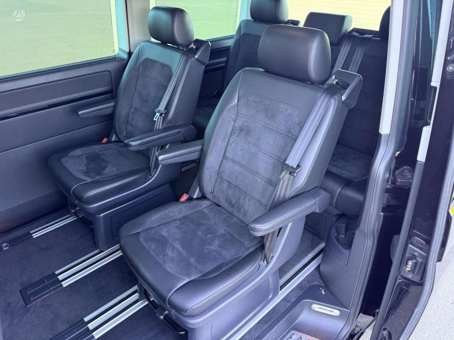 Black Volkswagen Multivan 2016 in Kaunas, with an engine capacity of 1.97 L and mileage of 169 thousand km for 21900 €, photo 32 on AUTOMOTO.COM.LV