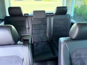 Black Volkswagen Multivan 2016 in Kaunas, with an engine capacity of 1.97 L and mileage of 169 thousand km for 21900 €, photo 33 on AUTOMOTO.COM.LV