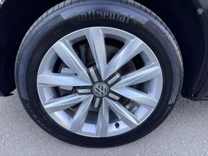 Black Volkswagen Multivan 2016 in Kaunas, with an engine capacity of 1.97 L and mileage of 169 thousand km for 21900 €, photo 37 on AUTOMOTO.COM.LV