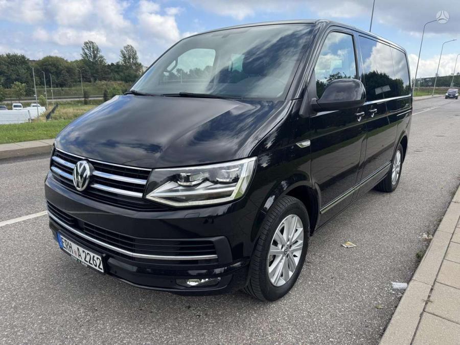 Melns Volkswagen Multivan 2016 Viļņa, ar dzinēja tilpumu 1.97 L un nobraukumu 217 tūkst. km par 24600 €, foto 1 vietnē AUTOMOTO.COM.LV