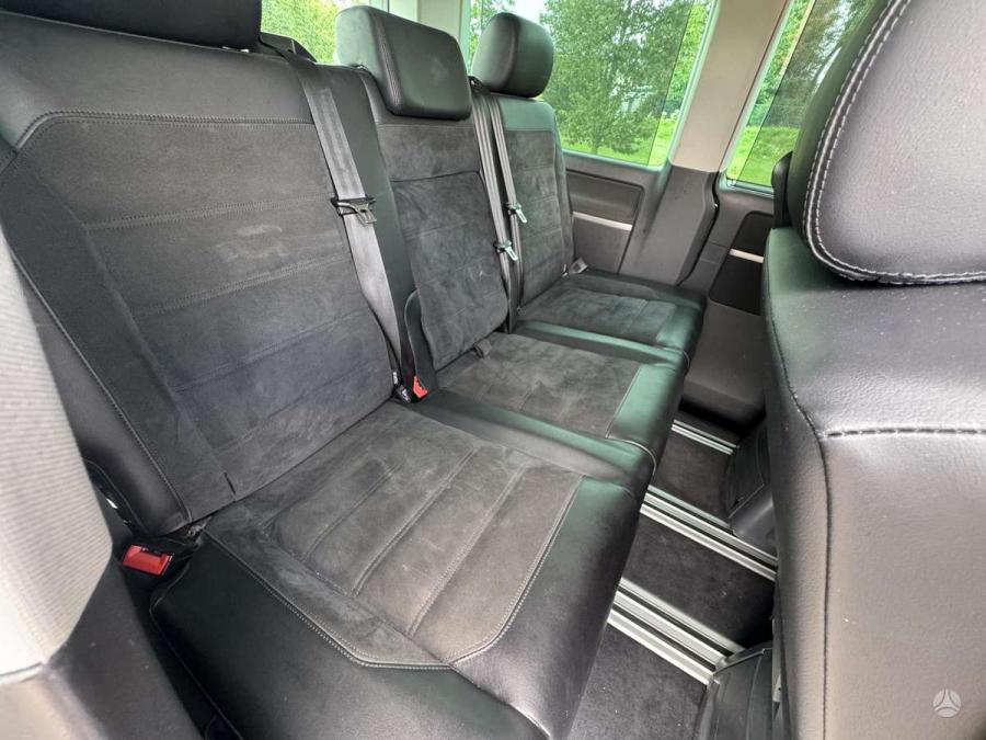 Melns Volkswagen Multivan 2016 Viļņa, ar dzinēja tilpumu 1.97 L un nobraukumu 217 tūkst. km par 24600 €, foto 24 vietnē AUTOMOTO.COM.LV