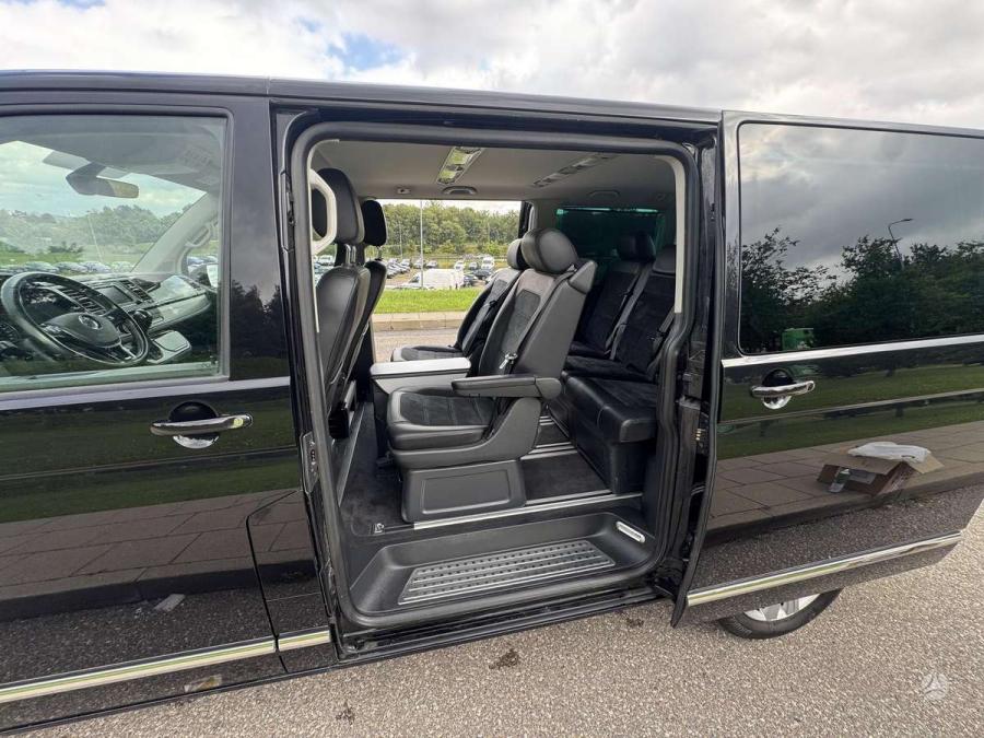 Melns Volkswagen Multivan 2016 Viļņa, ar dzinēja tilpumu 1.97 L un nobraukumu 217 tūkst. km par 24600 €, foto 25 vietnē AUTOMOTO.COM.LV