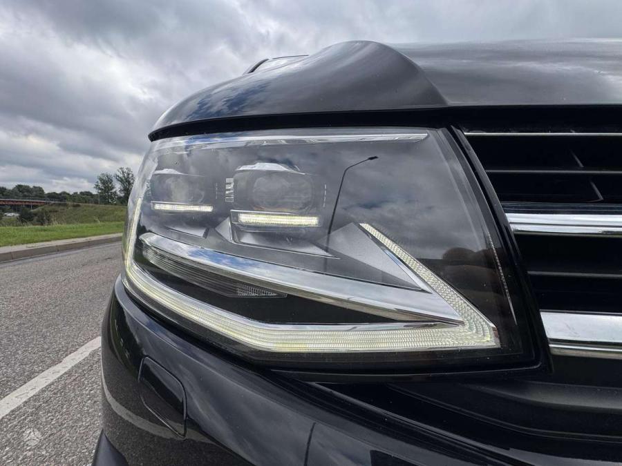 Melns Volkswagen Multivan 2016 Viļņa, ar dzinēja tilpumu 1.97 L un nobraukumu 217 tūkst. km par 24600 €, foto 28 vietnē AUTOMOTO.COM.LV