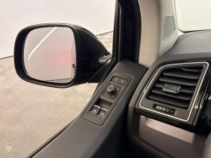 Black Volkswagen Multivan 2016 in Marijampole, with an engine capacity of 1.97 L and mileage of 208 thousand km for 24750 €, photo 6 on AUTOMOTO.COM.LV