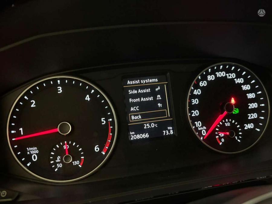 Black Volkswagen Multivan 2016 in Marijampole, with an engine capacity of 1.97 L and mileage of 208 thousand km for 24750 €, photo 10 on AUTOMOTO.COM.LV