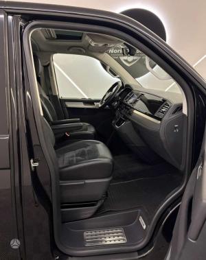 Black Volkswagen Multivan 2016 in Marijampole, with an engine capacity of 1.97 L and mileage of 208 thousand km for 24750 €, photo 11 on AUTOMOTO.COM.LV