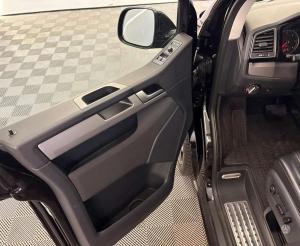Black Volkswagen Multivan 2016 in Marijampole, with an engine capacity of 1.97 L and mileage of 208 thousand km for 24750 €, photo 24 on AUTOMOTO.COM.LV