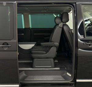 Black Volkswagen Multivan 2016 in Marijampole, with an engine capacity of 1.97 L and mileage of 208 thousand km for 24750 €, photo 25 on AUTOMOTO.COM.LV