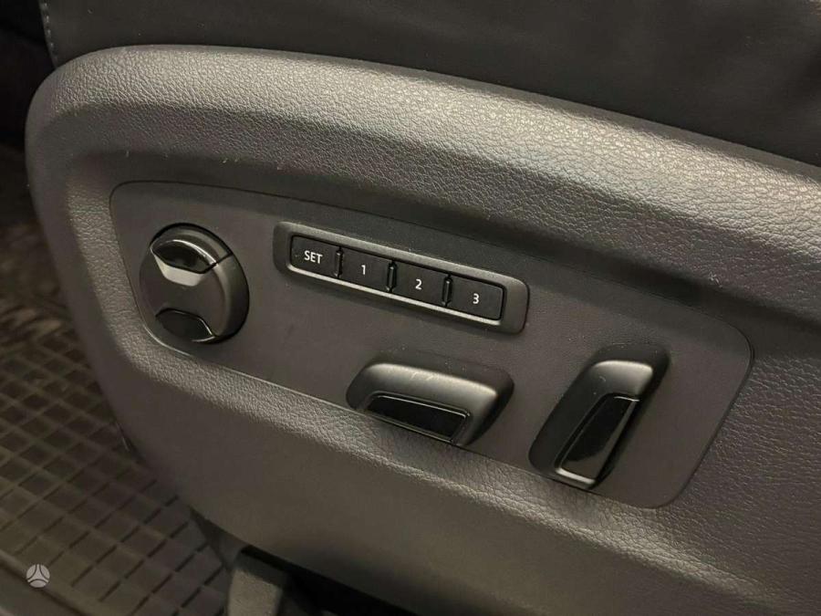 Black Volkswagen Multivan 2016 in Marijampole, with an engine capacity of 1.97 L and mileage of 208 thousand km for 24750 €, photo 26 on AUTOMOTO.COM.LV