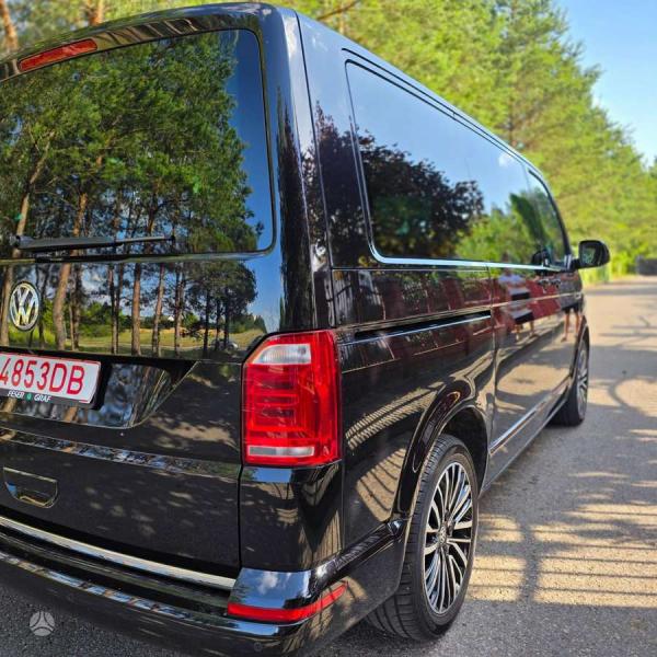 Black Volkswagen Multivan 2018 in Vilnius, with an engine capacity of 1.97 L and mileage of 181 thousand km for 30990 €, photo 4 on AUTOMOTO.COM.LV
