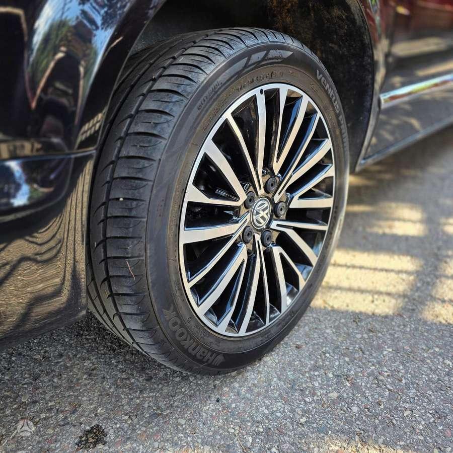 Melns Volkswagen Multivan 2018 Viļņa, ar dzinēja tilpumu 1.97 L un nobraukumu 181 tūkst. km par 30990 €, foto 6 vietnē AUTOMOTO.COM.LV