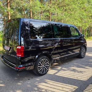 Melns Volkswagen Multivan 2018 Viļņa, ar dzinēja tilpumu 1.97 L un nobraukumu 181 tūkst. km par 30990 €, foto 9 vietnē AUTOMOTO.COM.LV