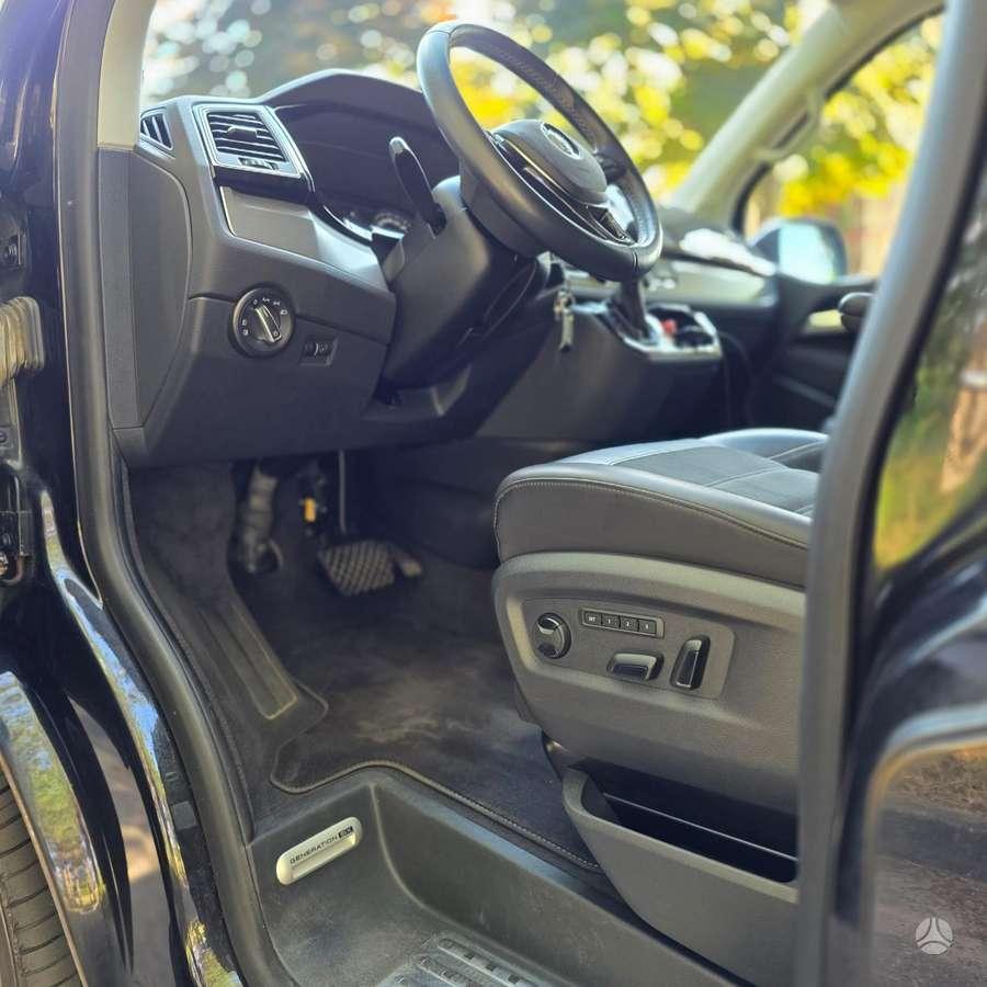 Melns Volkswagen Multivan 2018 Viļņa, ar dzinēja tilpumu 1.97 L un nobraukumu 181 tūkst. km par 30990 €, foto 18 vietnē AUTOMOTO.COM.LV