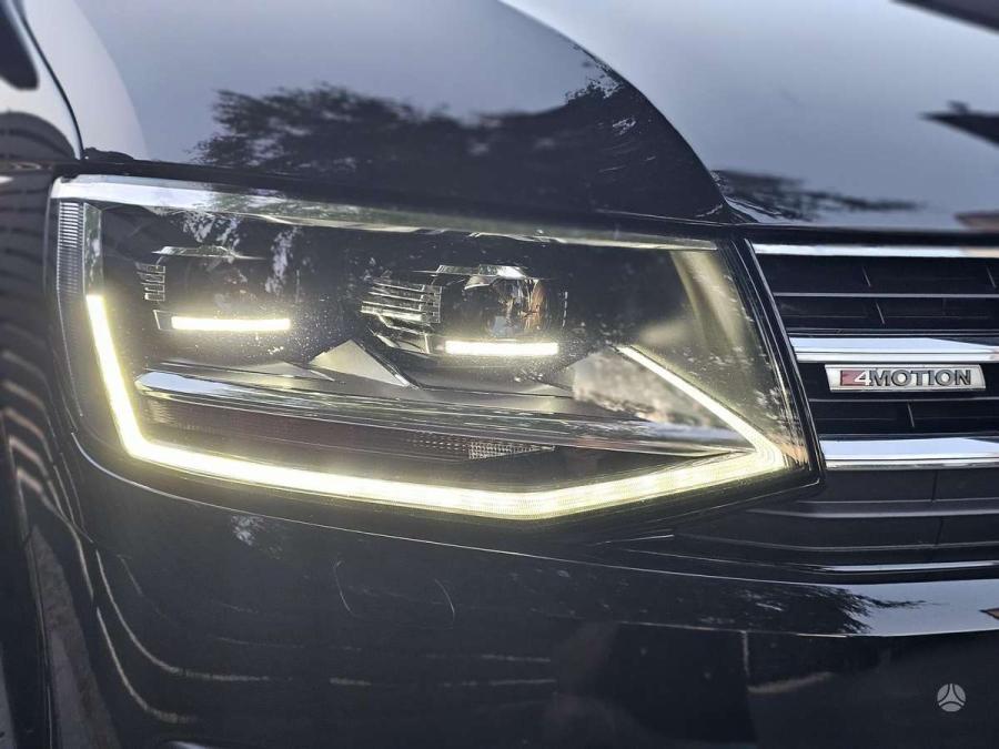 Melns Volkswagen Multivan 2018 Viļņa, ar dzinēja tilpumu 1.97 L un nobraukumu 181 tūkst. km par 30990 €, foto 19 vietnē AUTOMOTO.COM.LV