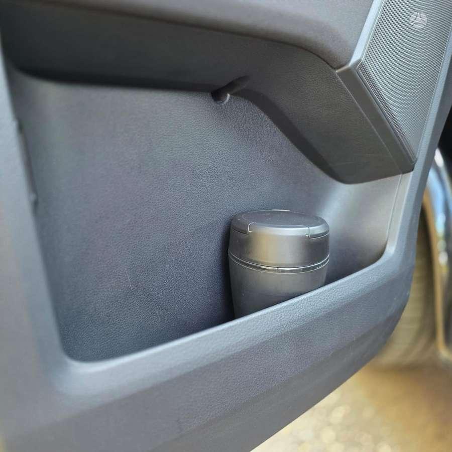 Melns Volkswagen Multivan 2018 Viļņa, ar dzinēja tilpumu 1.97 L un nobraukumu 181 tūkst. km par 30990 €, foto 25 vietnē AUTOMOTO.COM.LV