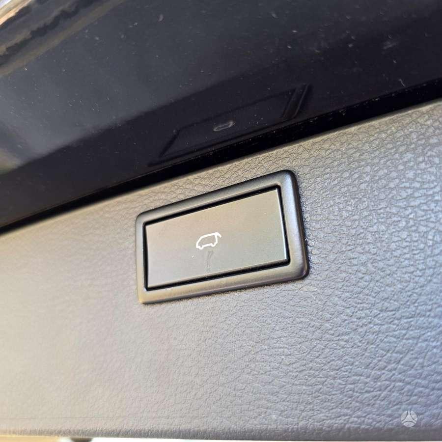 Melns Volkswagen Multivan 2018 Viļņa, ar dzinēja tilpumu 1.97 L un nobraukumu 181 tūkst. km par 30990 €, foto 31 vietnē AUTOMOTO.COM.LV