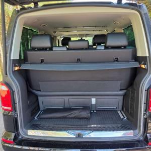 Melns Volkswagen Multivan 2018 Viļņa, ar dzinēja tilpumu 1.97 L un nobraukumu 181 tūkst. km par 30990 €, foto 37 vietnē AUTOMOTO.COM.LV