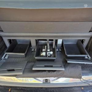 Melns Volkswagen Multivan 2018 Viļņa, ar dzinēja tilpumu 1.97 L un nobraukumu 181 tūkst. km par 30990 €, foto 41 vietnē AUTOMOTO.COM.LV