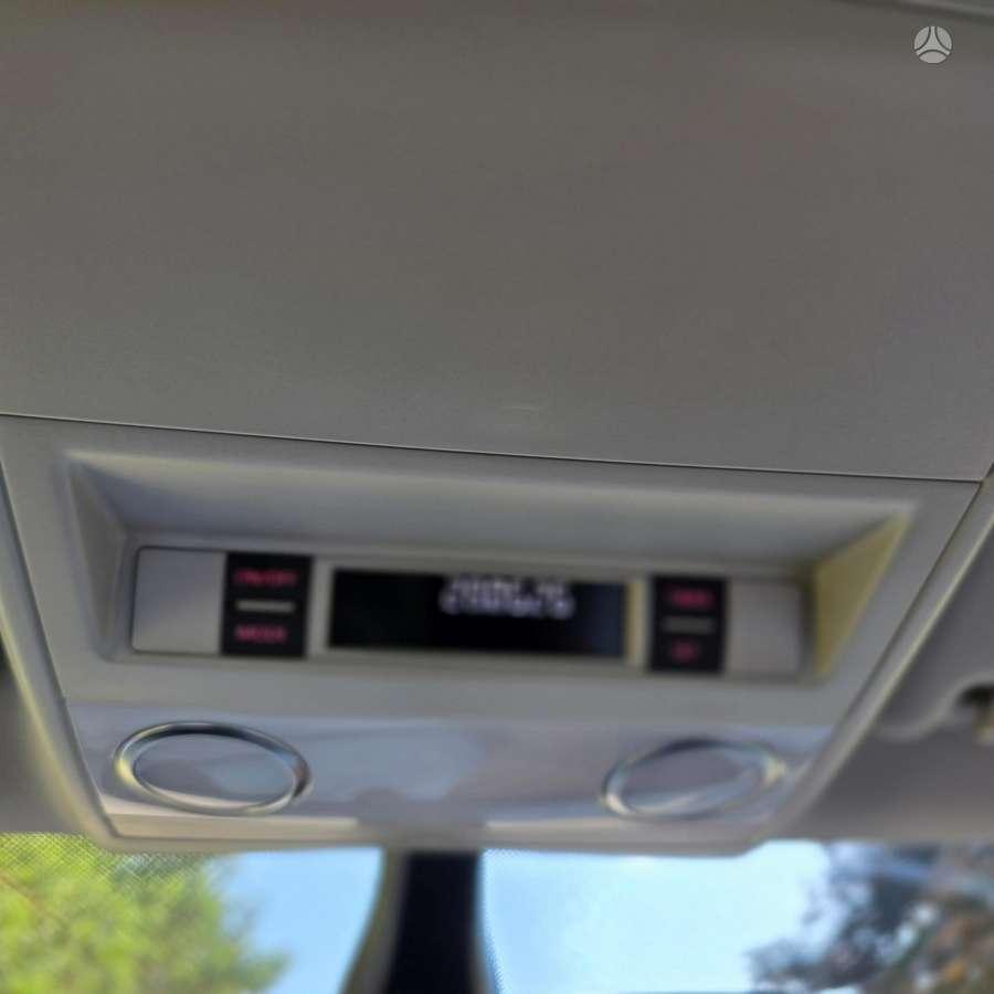 Melns Volkswagen Multivan 2018 Viļņa, ar dzinēja tilpumu 1.97 L un nobraukumu 181 tūkst. km par 30990 €, foto 45 vietnē AUTOMOTO.COM.LV
