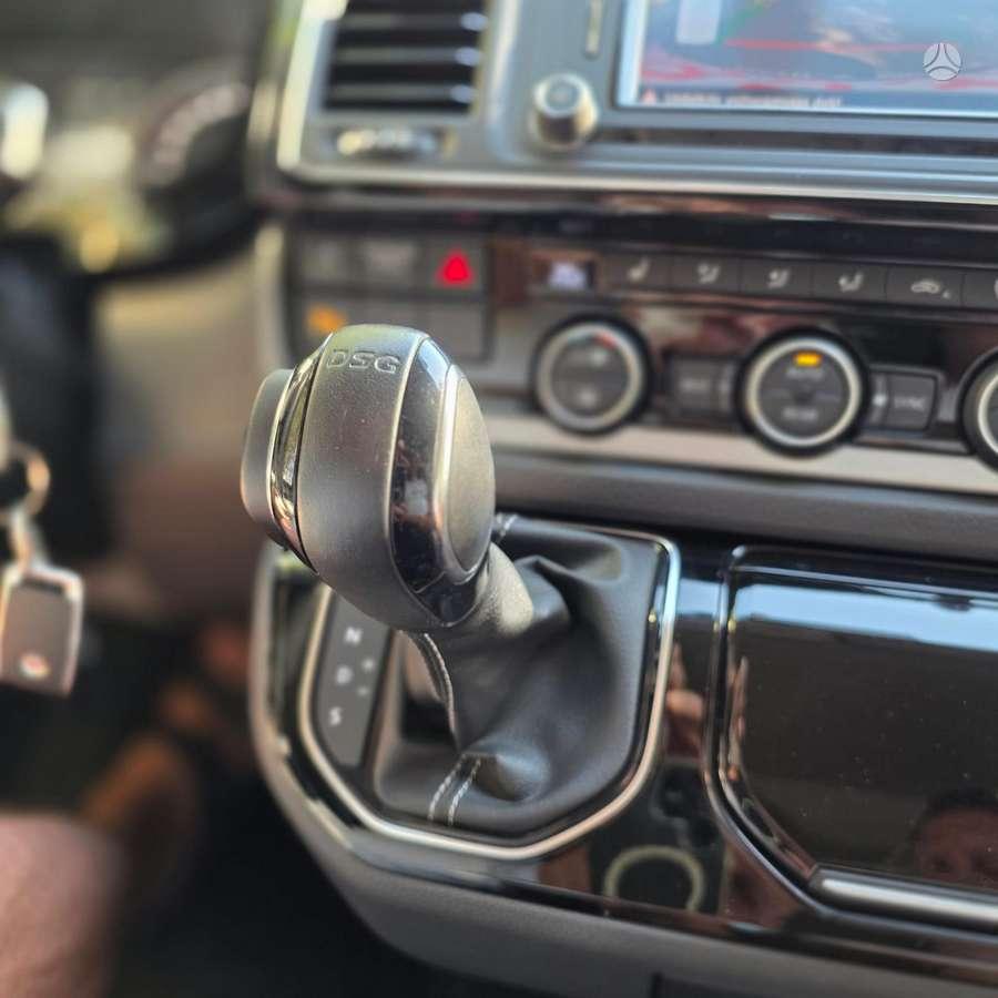 Melns Volkswagen Multivan 2018 Viļņa, ar dzinēja tilpumu 1.97 L un nobraukumu 181 tūkst. km par 30990 €, foto 47 vietnē AUTOMOTO.COM.LV