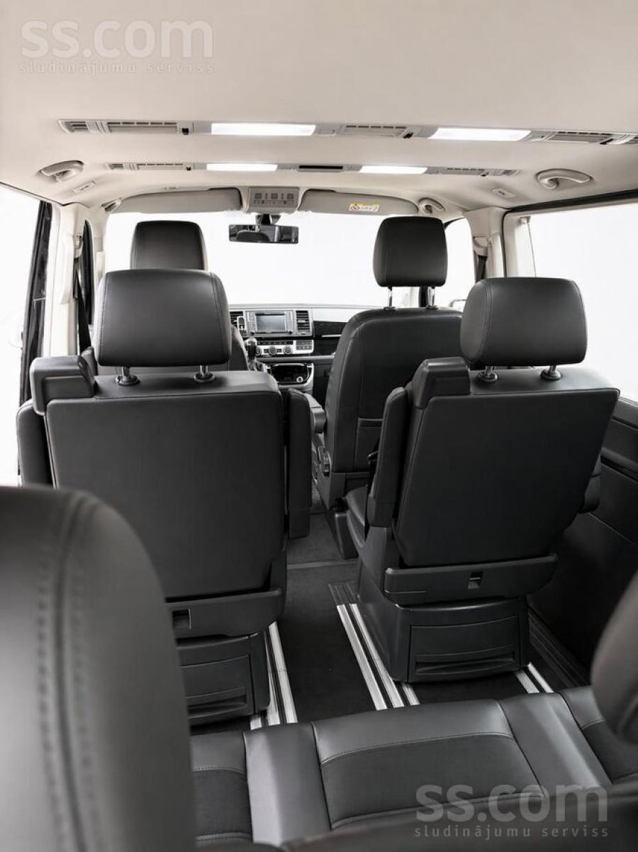 Black Volkswagen Multivan 2018 in Riga, with an engine capacity of 2.00 L and mileage of 235 thousand km for 26490 €, photo 3 on AUTOMOTO.COM.LV