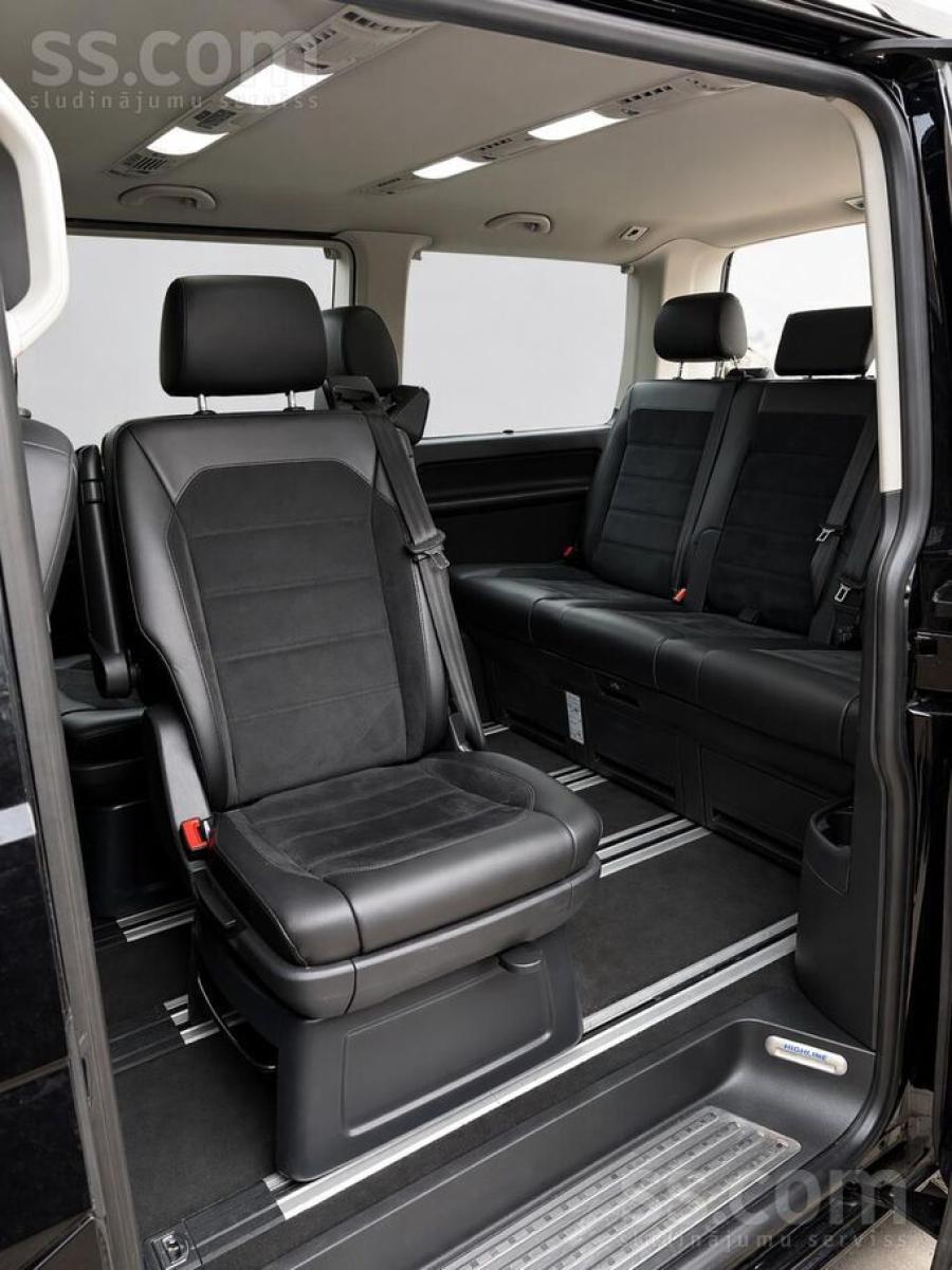Black Volkswagen Multivan 2018 in Riga, with an engine capacity of 2.00 L and mileage of 235 thousand km for 26490 €, photo 5 on AUTOMOTO.COM.LV