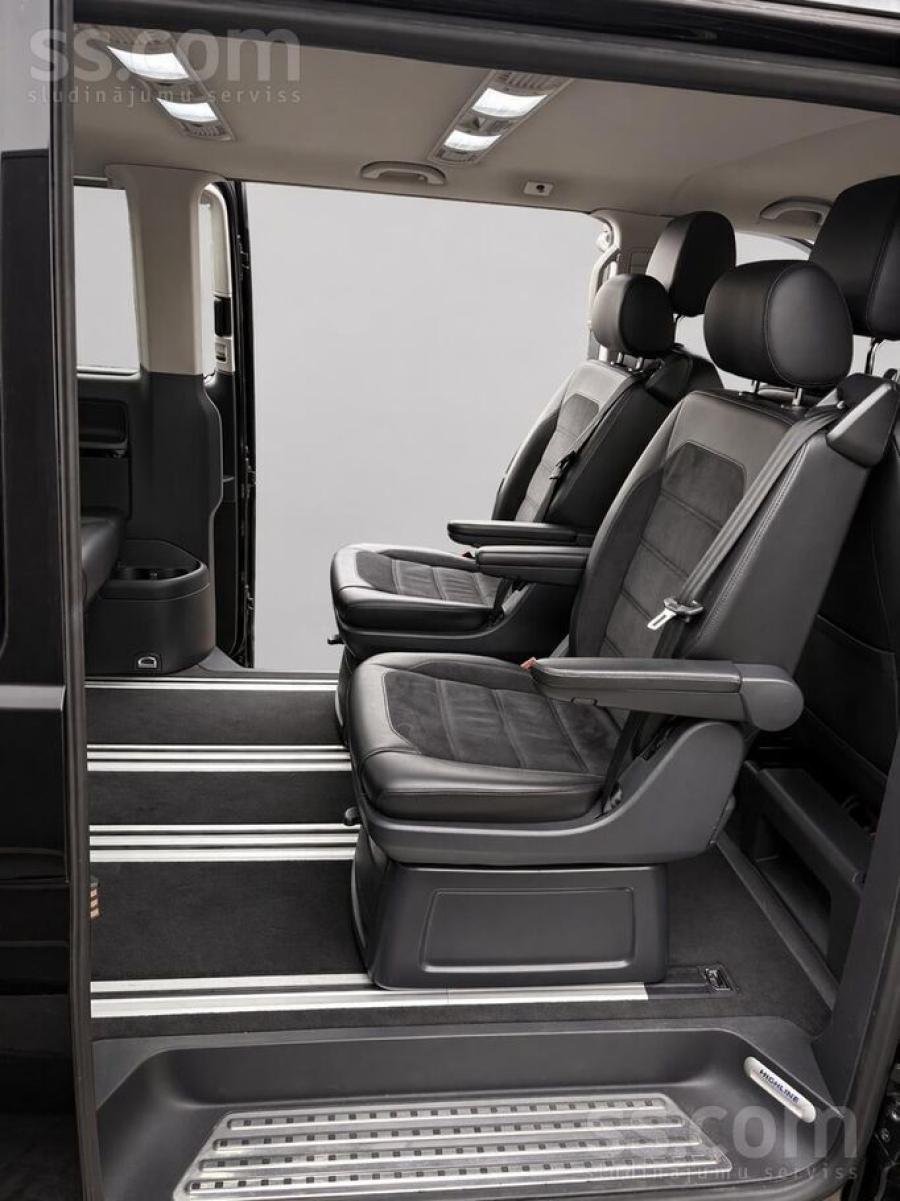Black Volkswagen Multivan 2018 in Riga, with an engine capacity of 2.00 L and mileage of 235 thousand km for 26490 €, photo 8 on AUTOMOTO.COM.LV
